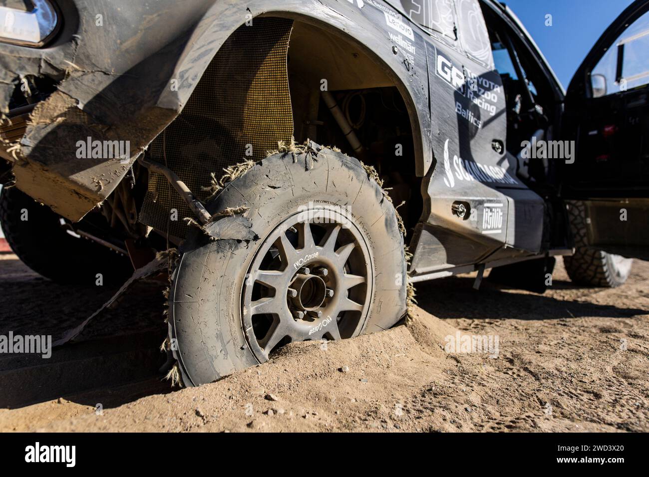Puncture, 223 VANAGAS Benediktas (ltu), SIKK Kuldar (est), Toyota Gazoo ...