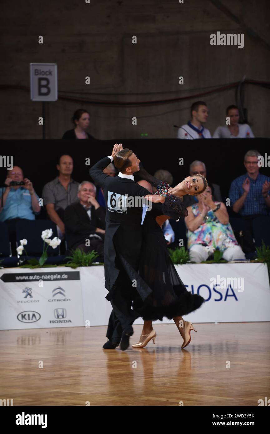 Ballroom dancing competition adults hi-res stock photography and images ...