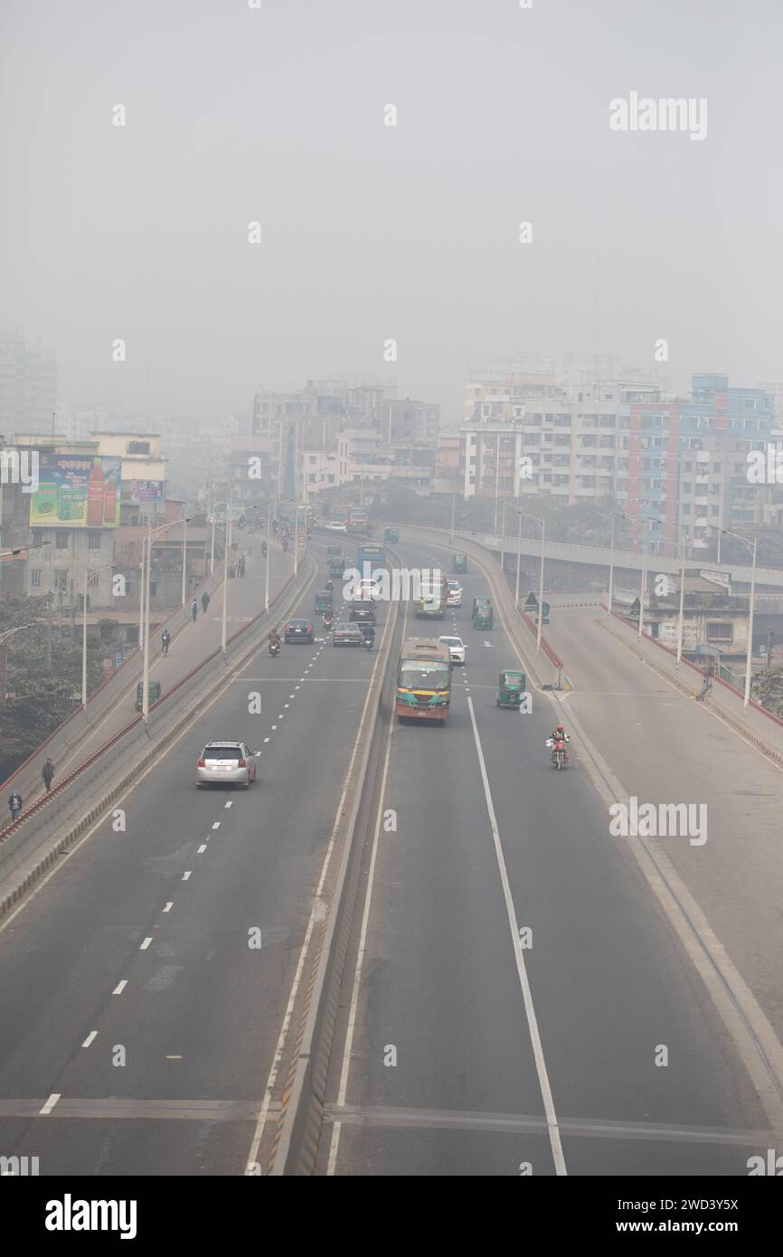 Dhaka, Bangladesh. 18th Jan, 2024. Dense fog covers the skyline of ...