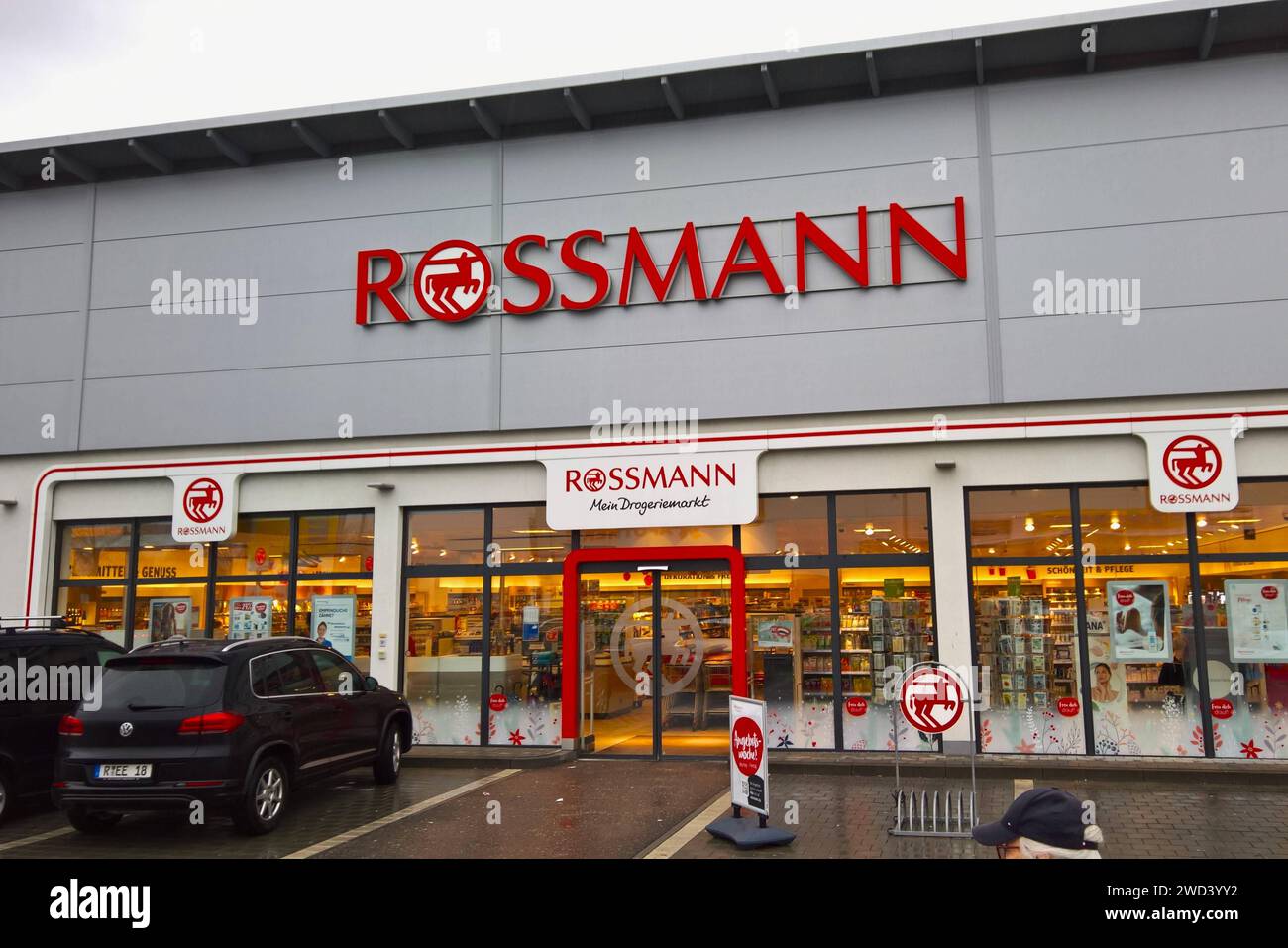 Rossmann Drogerie Filiale. Die Dirk Rossmann GmbH, übliche Kurzform ...