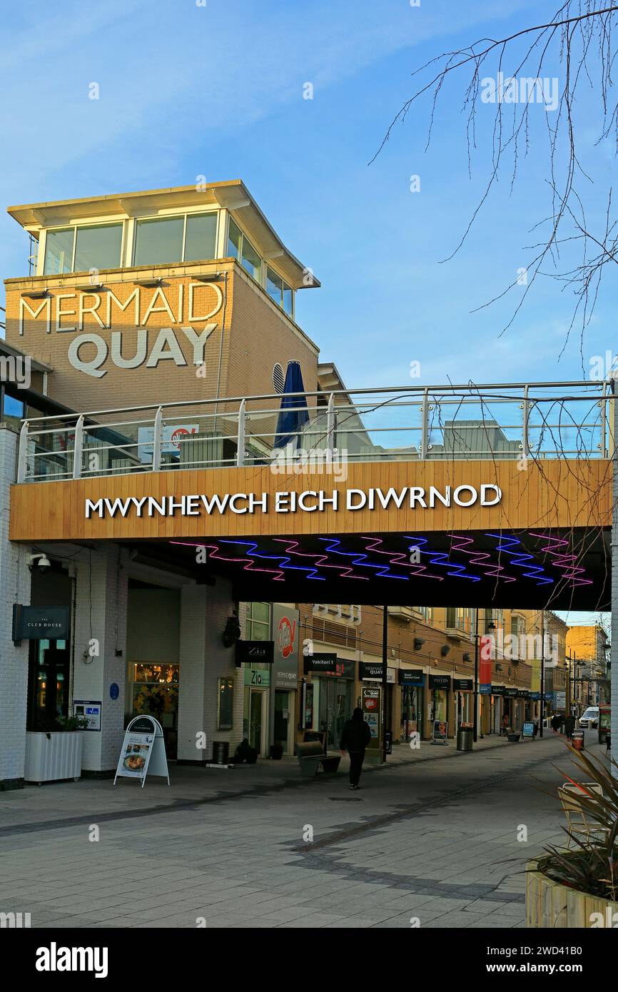Mwynhewch Eich Diwrnod / Enjoy your day overhead sign in Welsh language ...