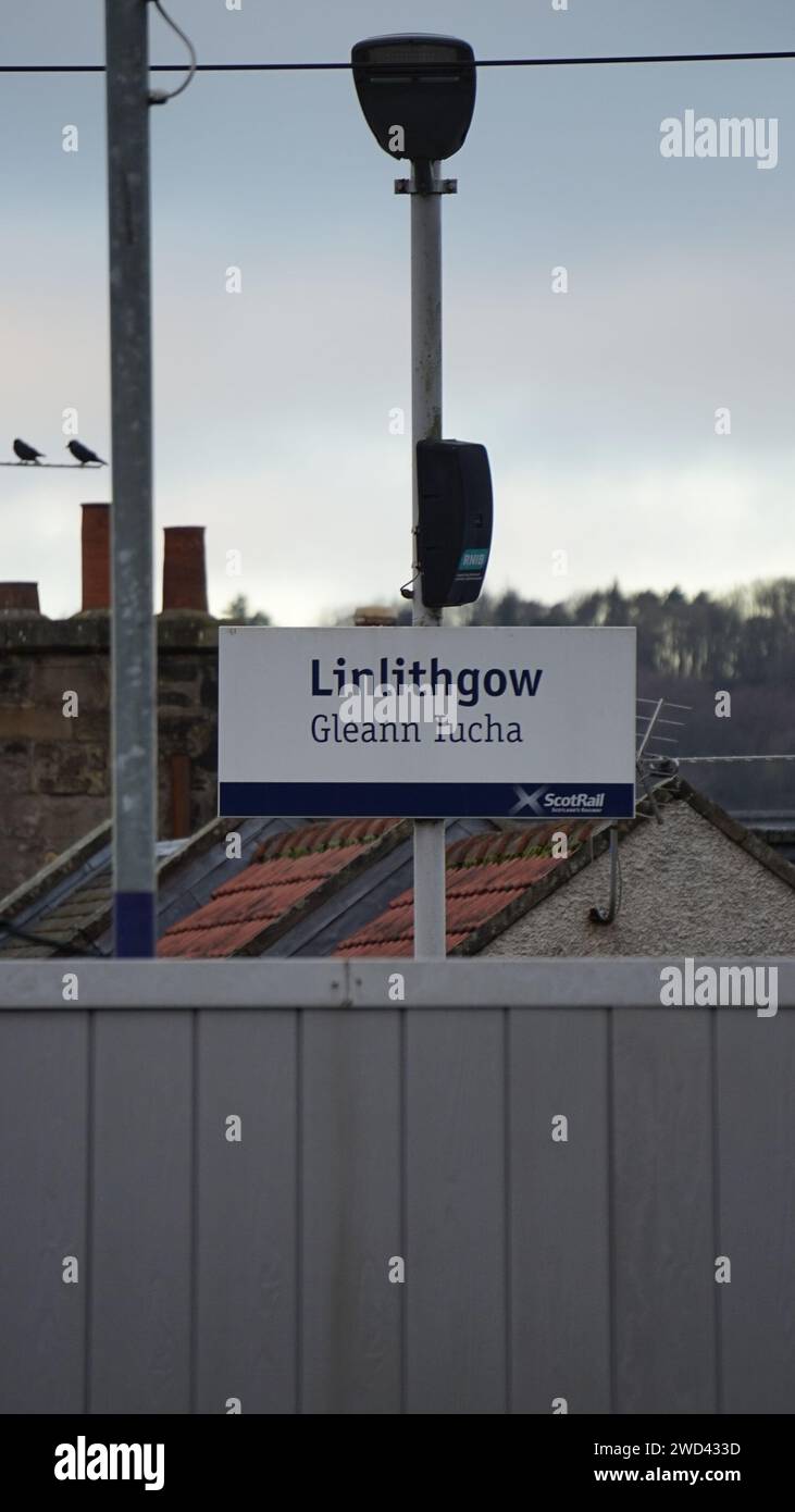 Edinburgh train station sign hi-res stock photography and images - Alamy