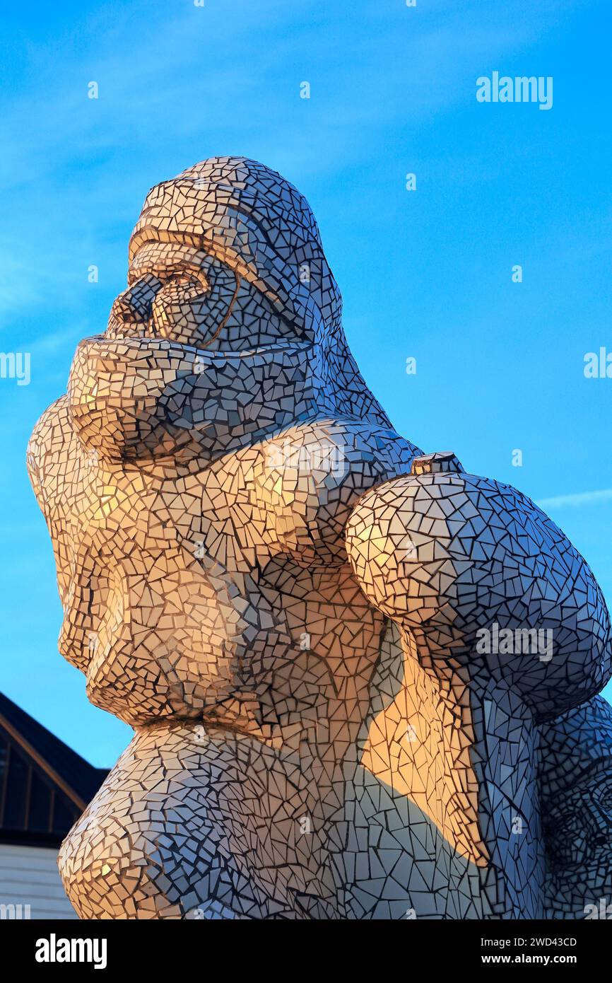 Captain Scott expedition to the Antarctic memorial artwork at Cardiff ...