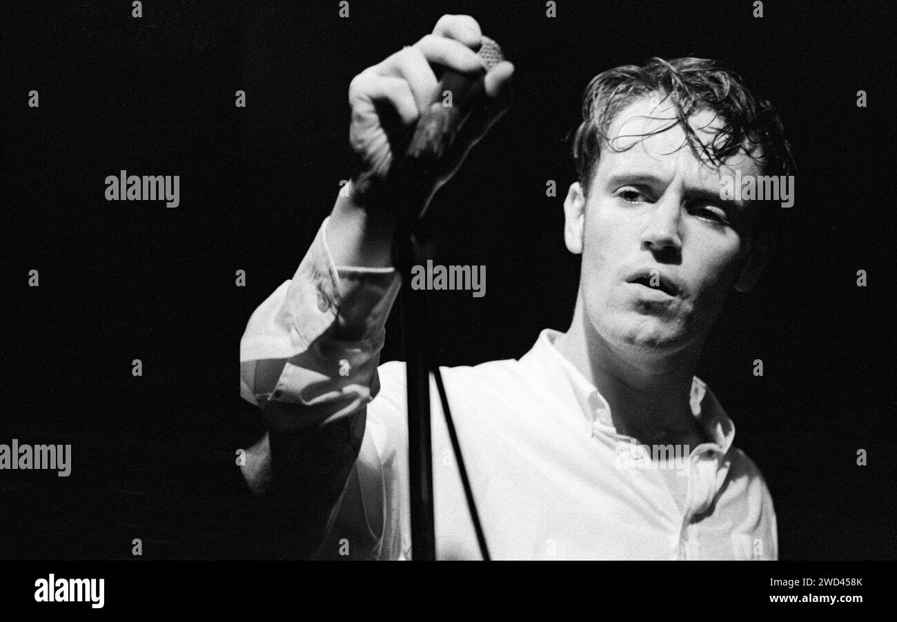 GENE, EARLY TOUR, 1994: A young Martin Rossiter of the band Gene ...