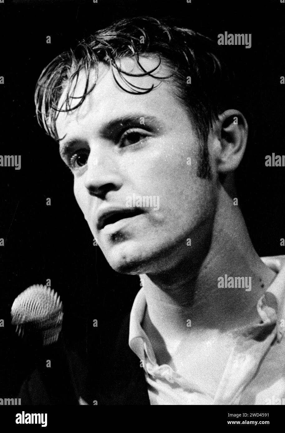 GENE, EARLY TOUR, 1994: A young Martin Rossiter of the band Gene ...