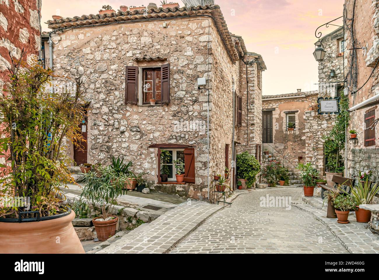 Medieval french house hi-res stock photography and images - Alamy