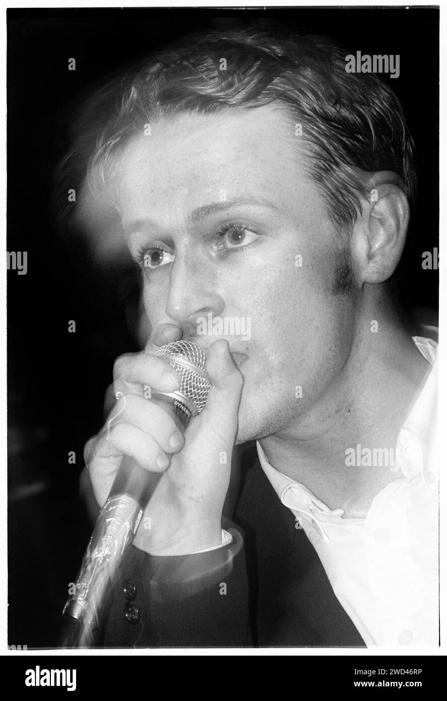 GENE, EARLY TOUR, 1994: A young Martin Rossiter of the band Gene ...
