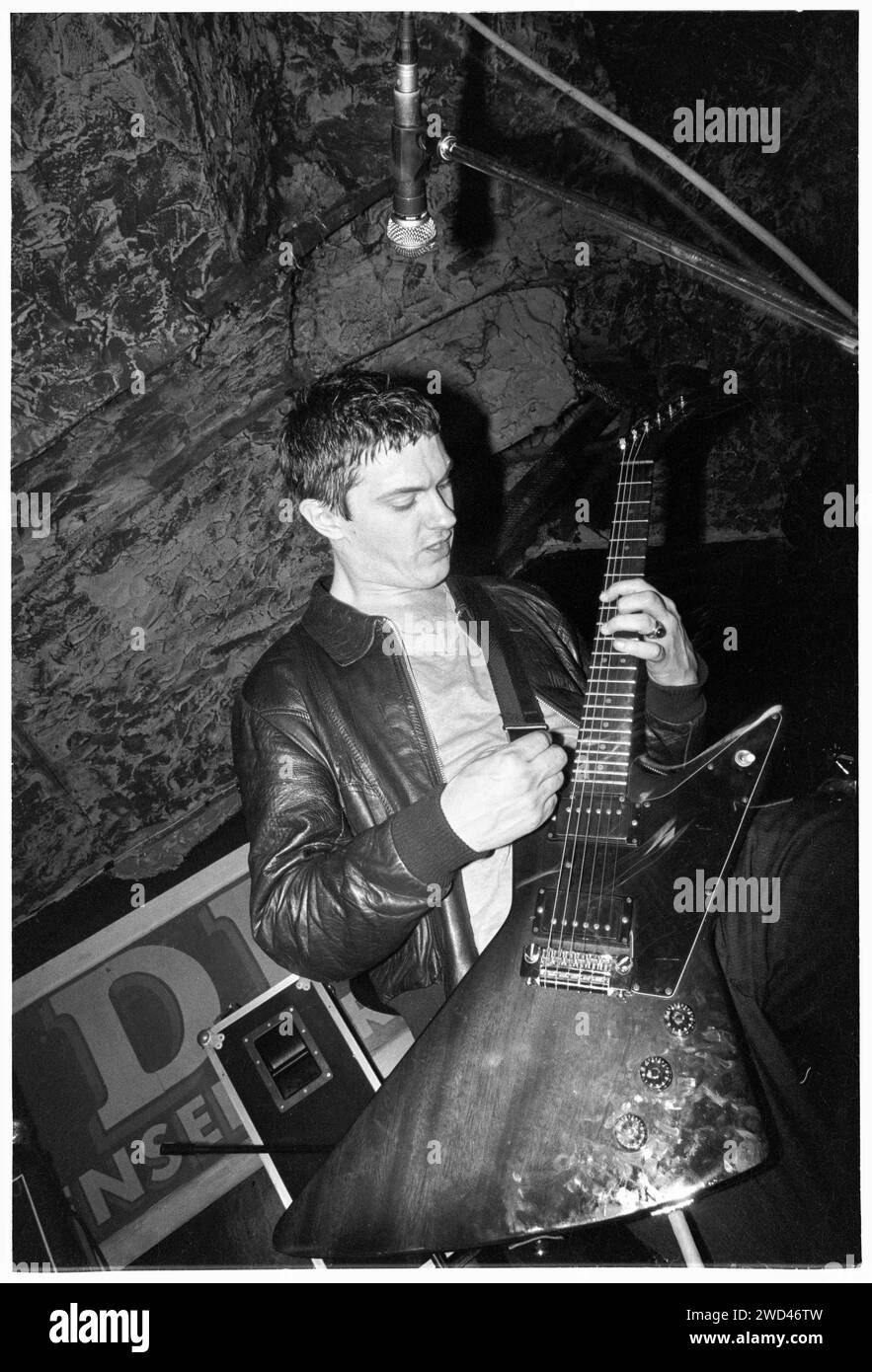 Richard Parfitt of 60 Ft Dolls playing live at the Legendary TJ’s in ...