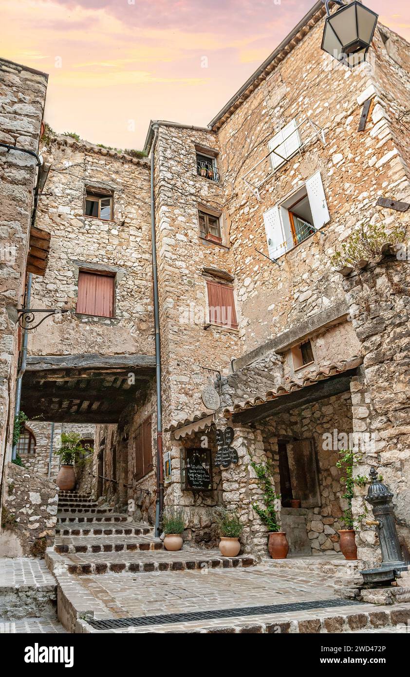 Medieval french house hi-res stock photography and images - Alamy