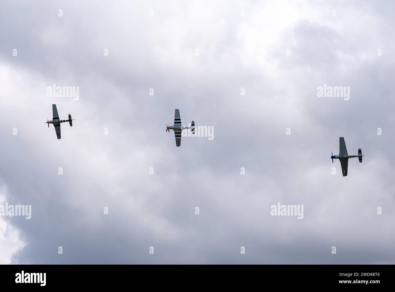 North American P-51 Mustang WW2 fighter plane formation Stock Photo - Alamy