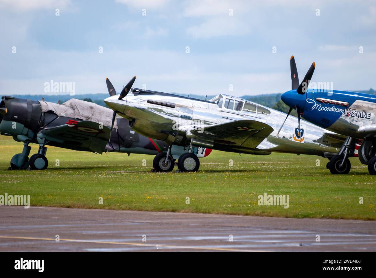 P51 Mustang fighter planes from WW2 USAF sat on an airfield Stock Photo ...