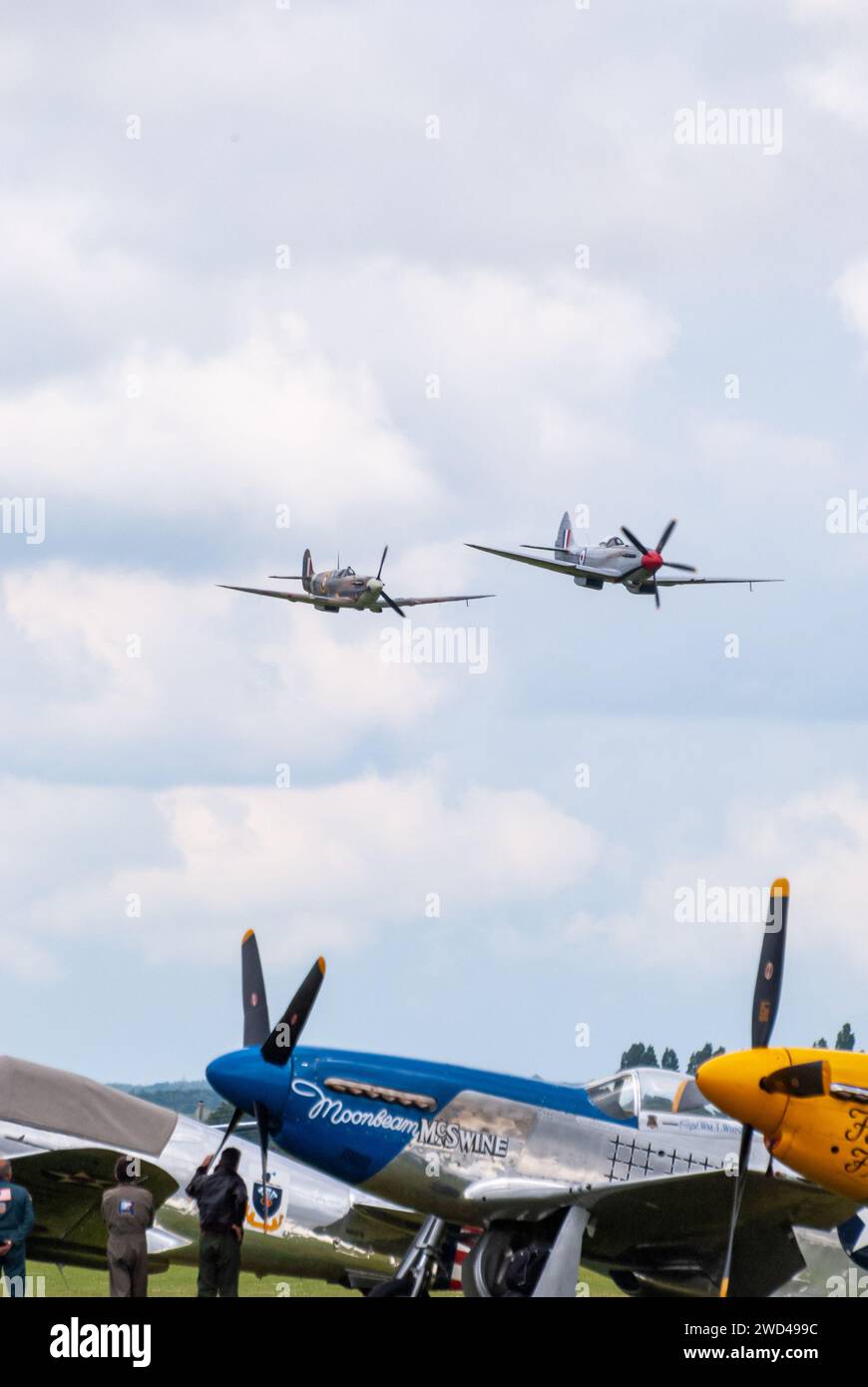 Spitfire dogfight. Formation of WW2 fighter planes in tight formation ...