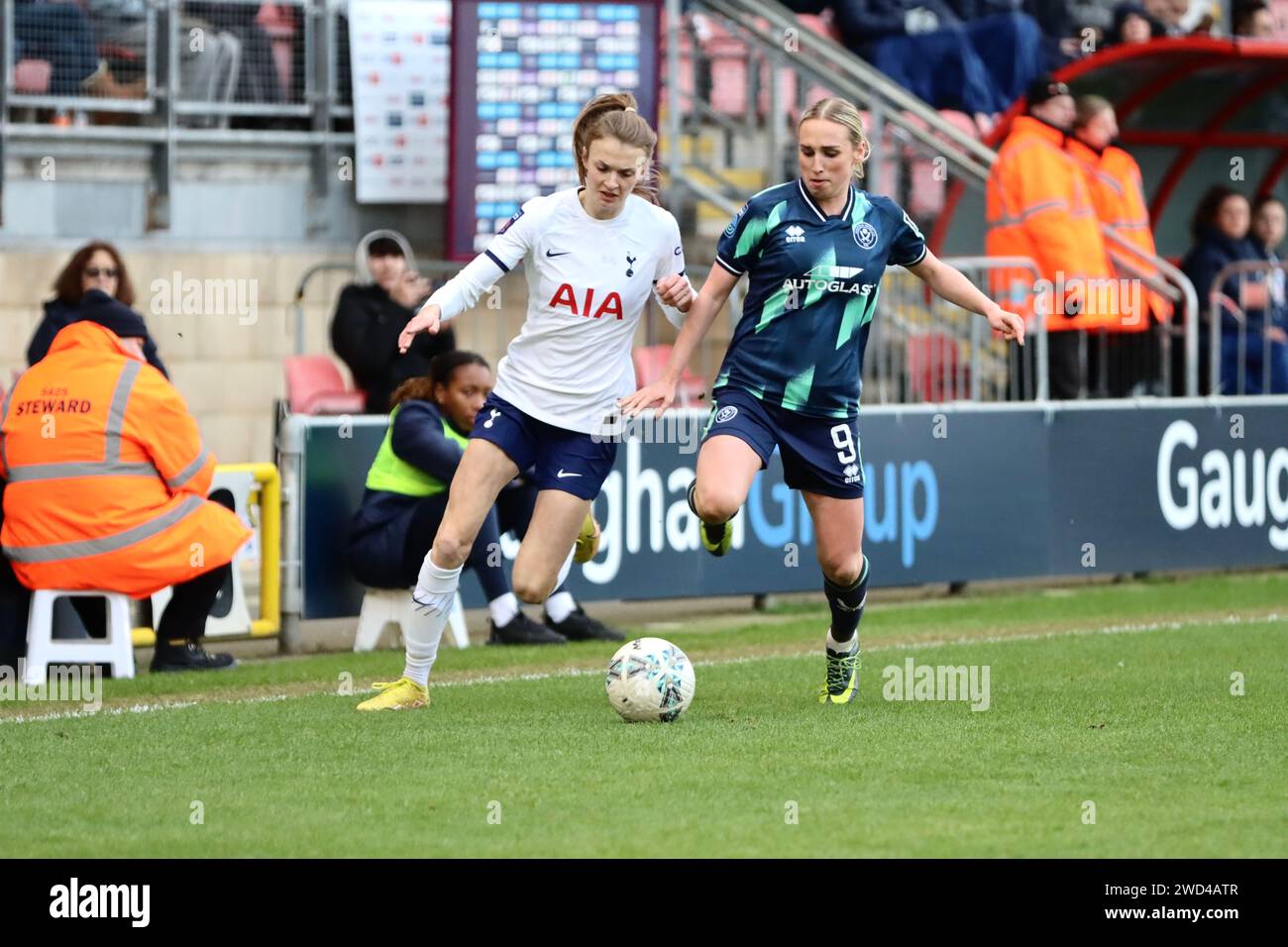 Tottenhotspurwomen hi-res stock photography and images - Alamy
