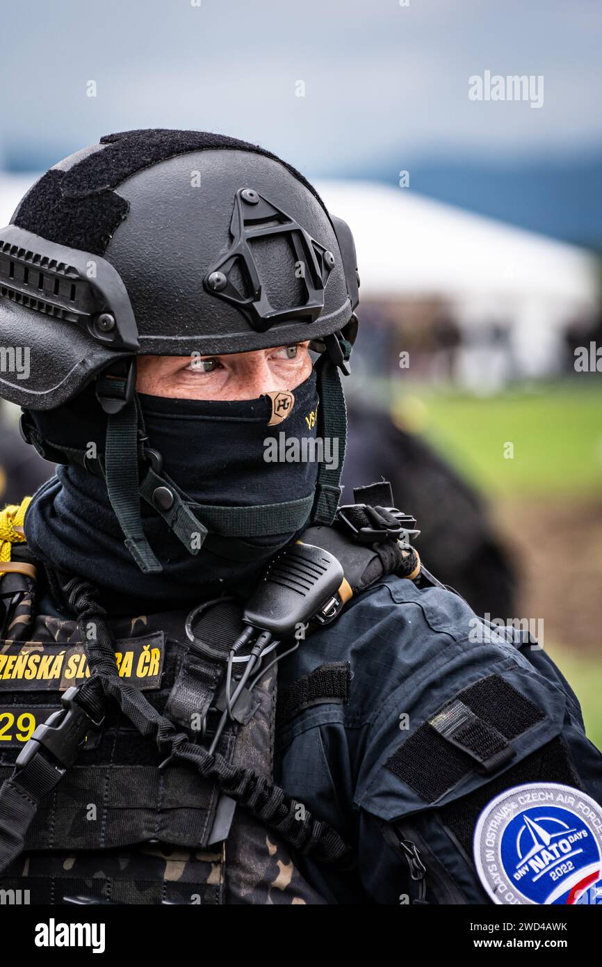 Special forces SWAT team shootout and arresting criminal terrorists ...