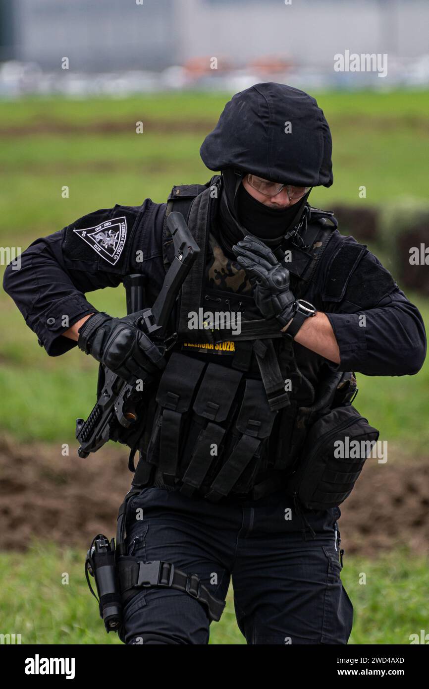 Special forces SWAT team shootout and arresting criminal terrorists ...