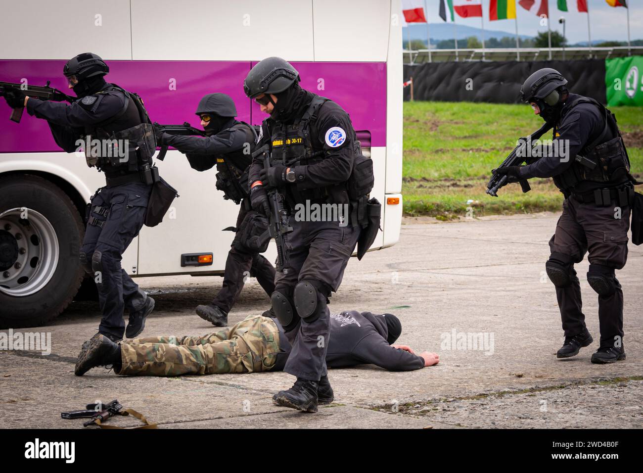 Special forces SWAT team shootout and arresting criminal terrorists ...