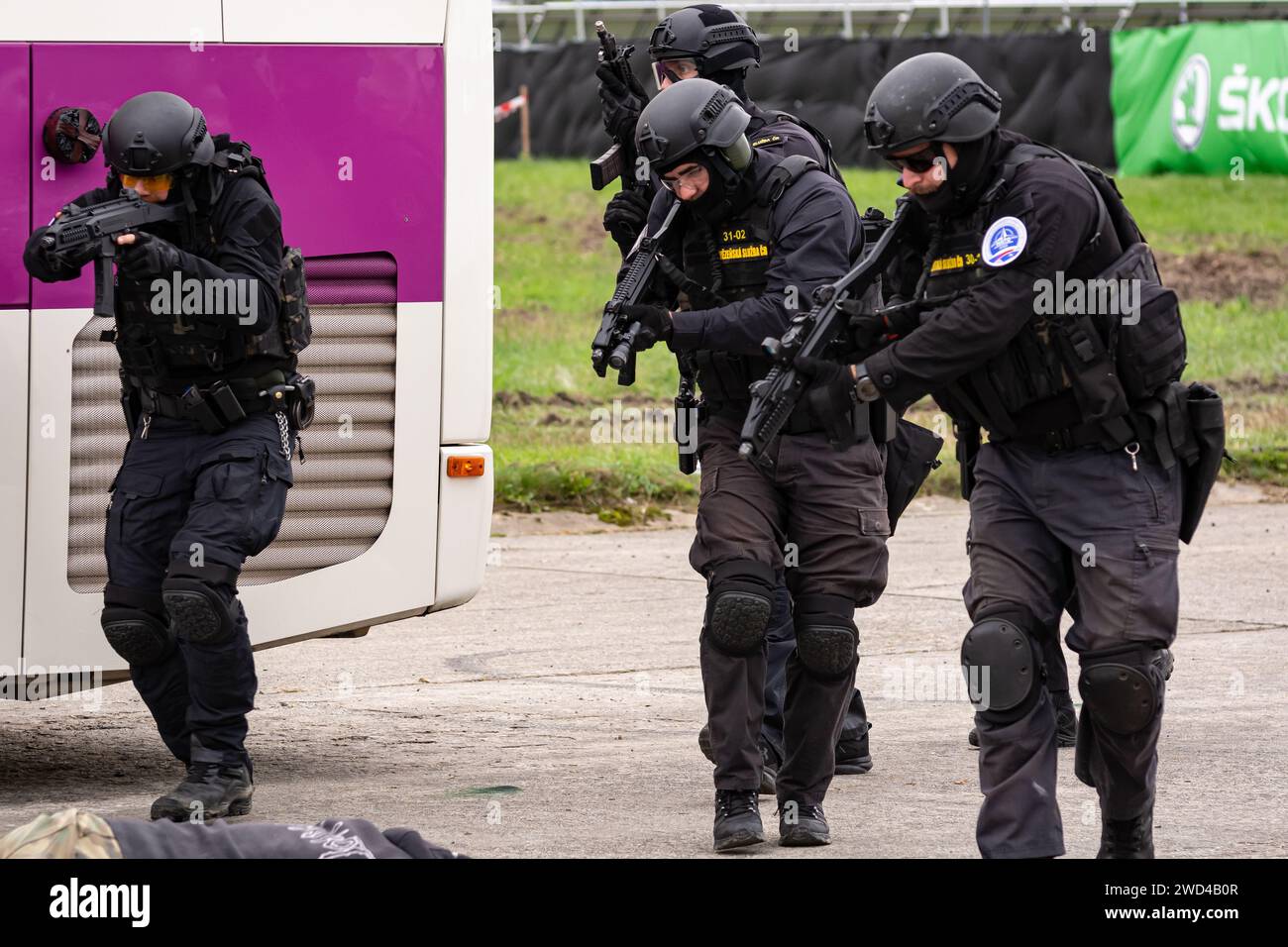 Special forces SWAT team shootout and arresting criminal terrorists ...