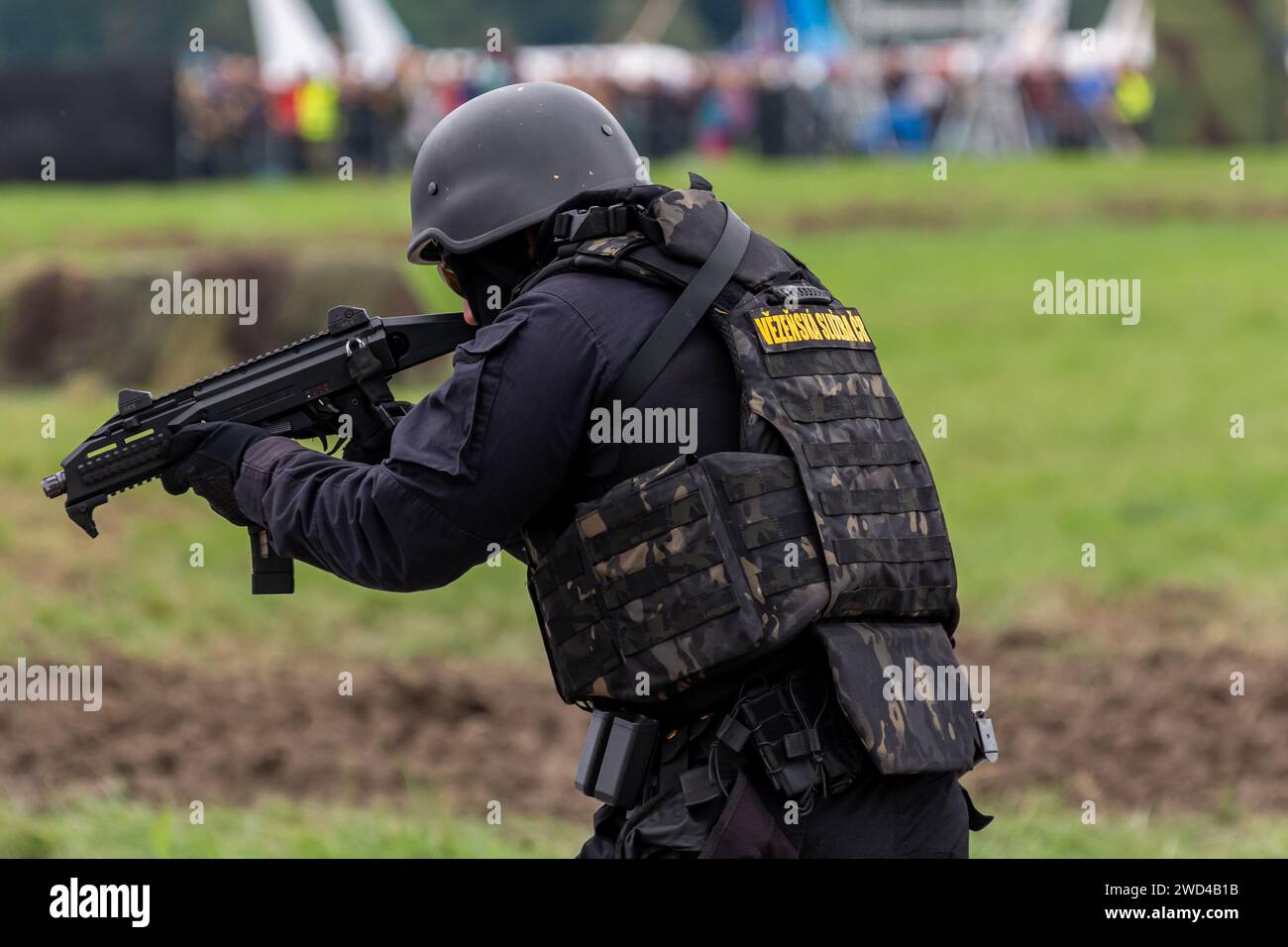 Special forces SWAT team shootout and arresting criminal terrorists ...