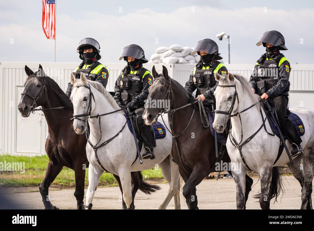 Police horse riot training hi-res stock photography and images - Alamy
