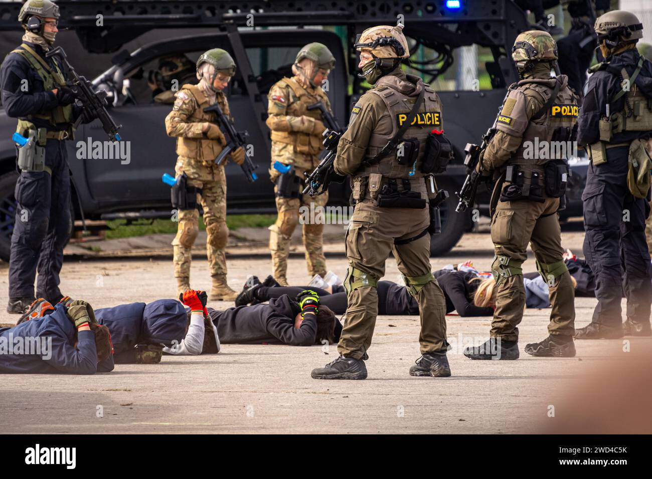 Release of hostages - Special forces SWAT team from SON, JSZ and WZW ...