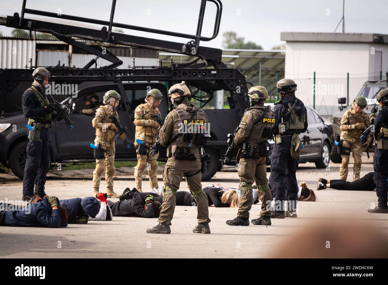 Release of hostages - Special forces SWAT team from SON, JSZ and WZW ...