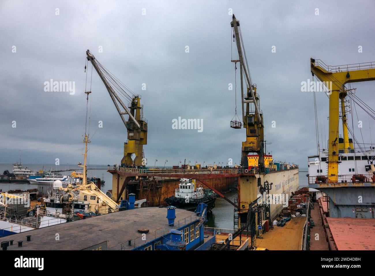Cranedock hi-res stock photography and images - Alamy