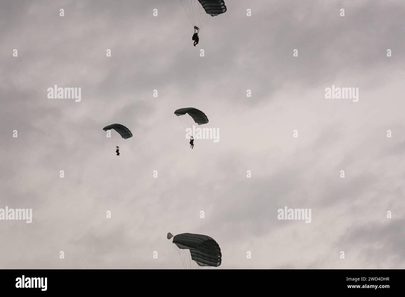 Polish special forces JW AGAT tactical HALO paradrop at NATO days ...