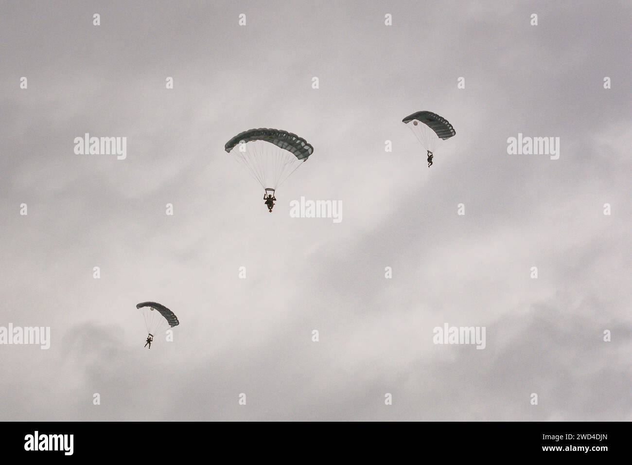 Polish special forces JW AGAT tactical HALO paradrop at NATO days ...