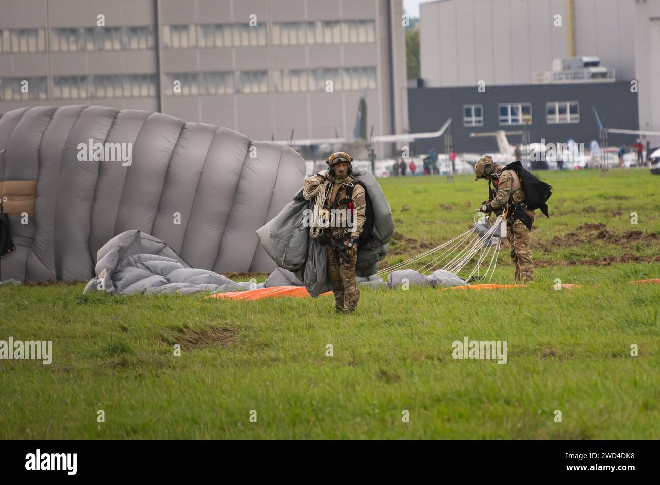 Polish special forces (JW AGAT) paratroopers landing with parachutes on ...