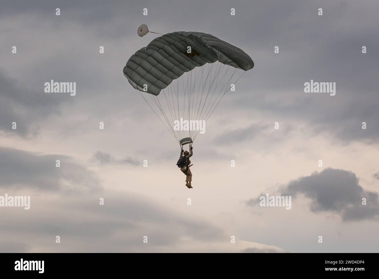 Polish special forces JW AGAT tactical HALO paradrop at NATO days ...