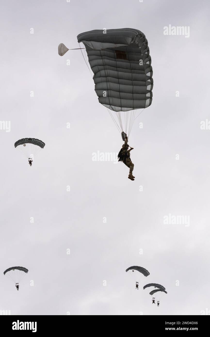 Polish special forces JW AGAT tactical HALO paradrop at NATO days ...