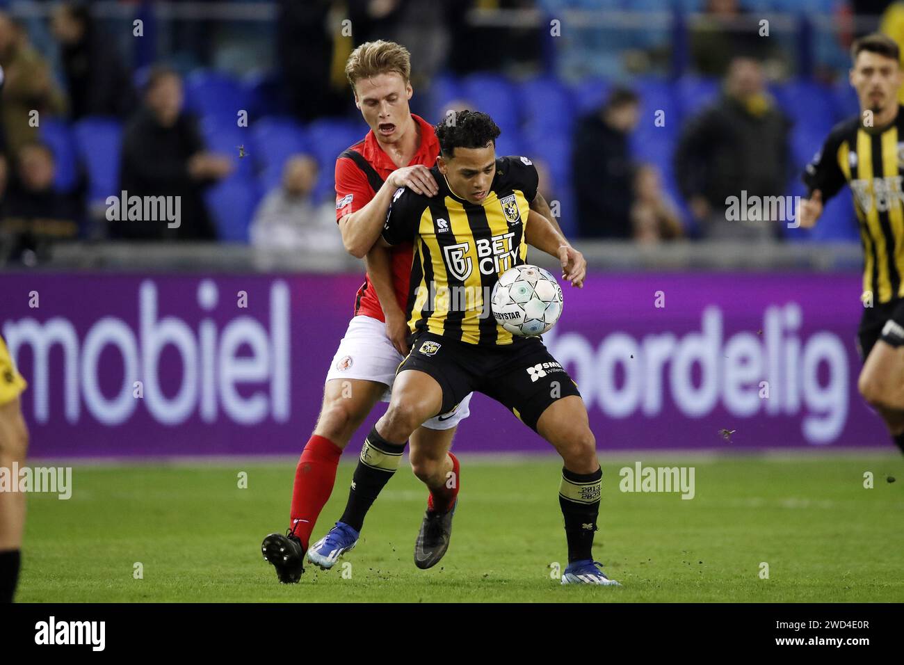 ARNHEM - (l-r) Guus van Weerdenburg of AFC Amsterdam, Million Manhoef ...