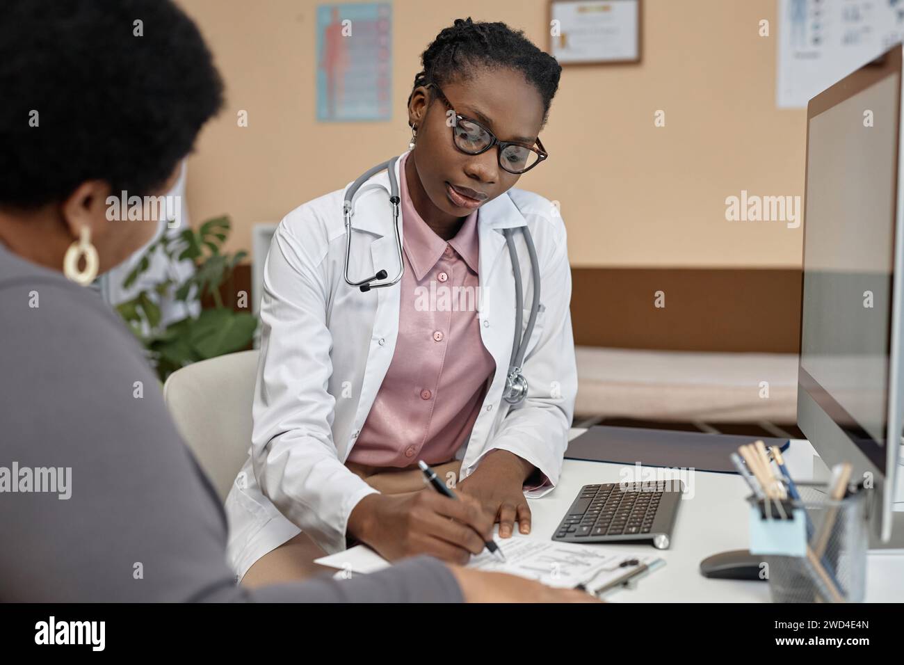 Senior doctor taking notes hi-res stock photography and images - Alamy