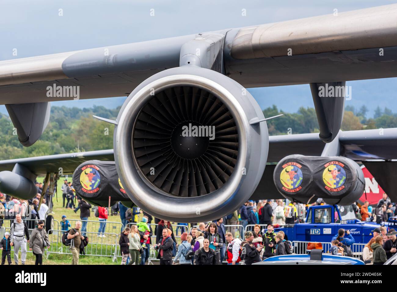 McDonnell Douglas C-17 Globemaster III (98-0057 USAF - 105h Air lift ...