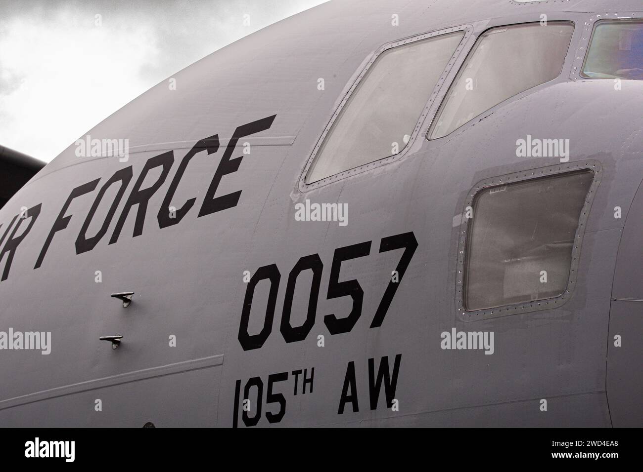 McDonnell Douglas C-17 Globemaster III (98-0057 USAF - 105h Air lift ...