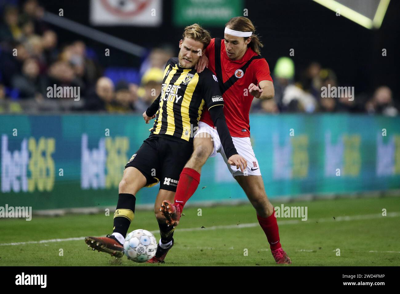 ARNHEM - (l-r) Melle Meulensteen of Vitesse, Splinter de Mooij of AFC ...