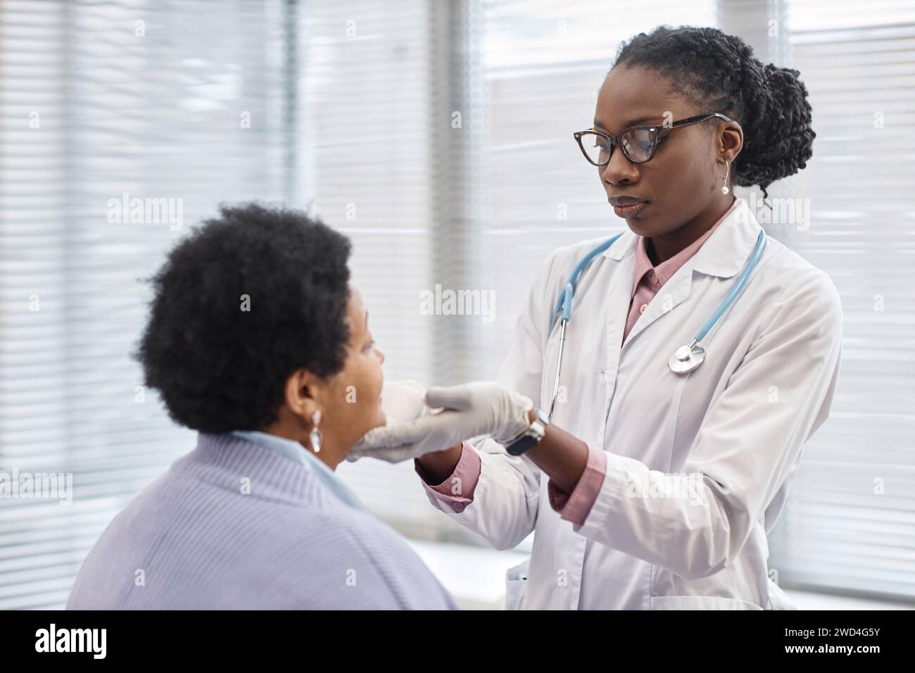 Female health check doctor hi-res stock photography and images - Alamy