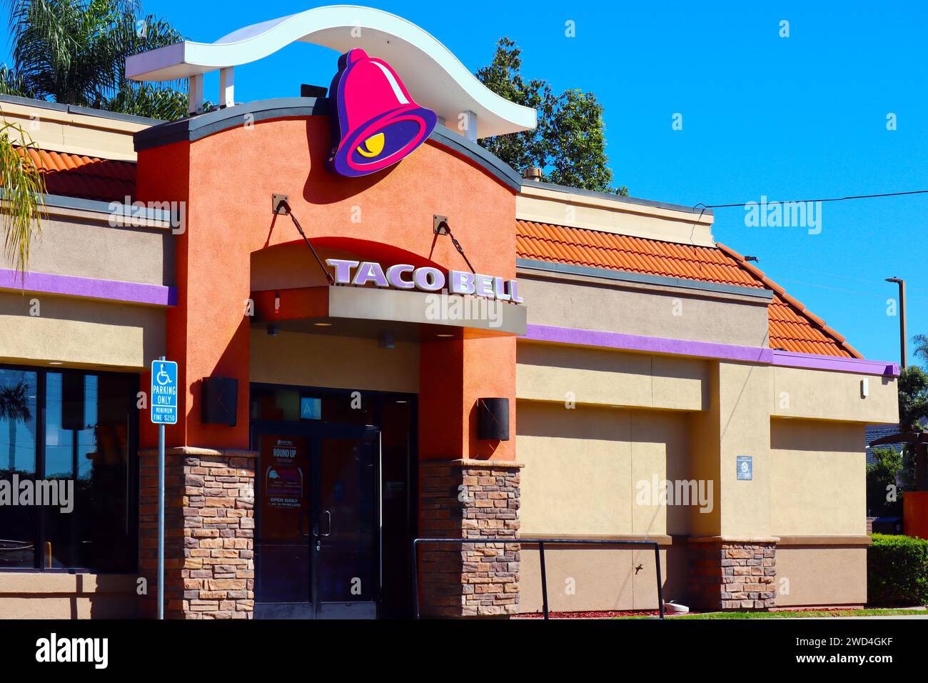 TACO BELL fast food restaurant. Taco Bell serve a variety of Mexican ...