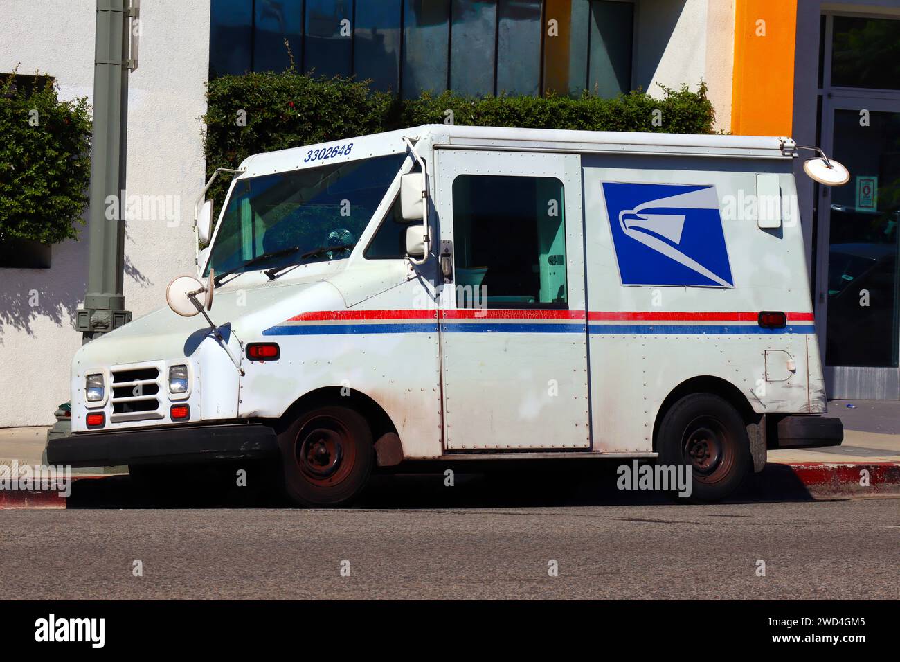 Us postal service van hi-res stock photography and images - Alamy