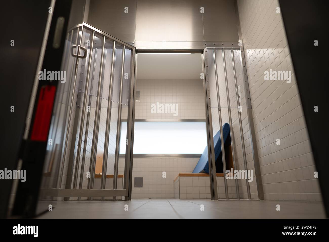 Dresden, Germany. 18th Jan, 2024. View into a custody room in the ...