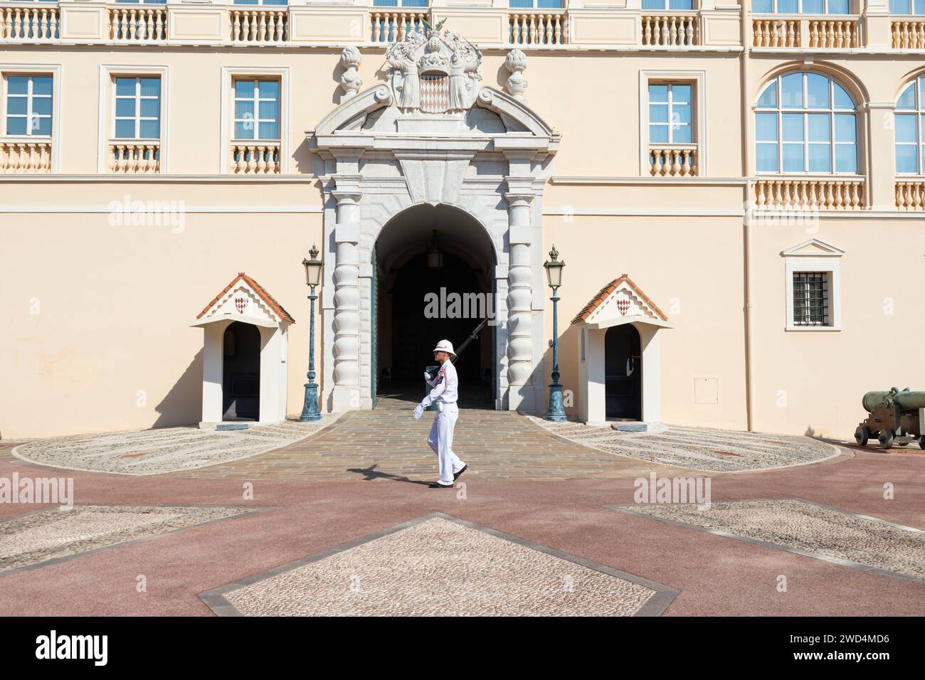 Palace guard monaco summer uniform hi-res stock photography and images ...