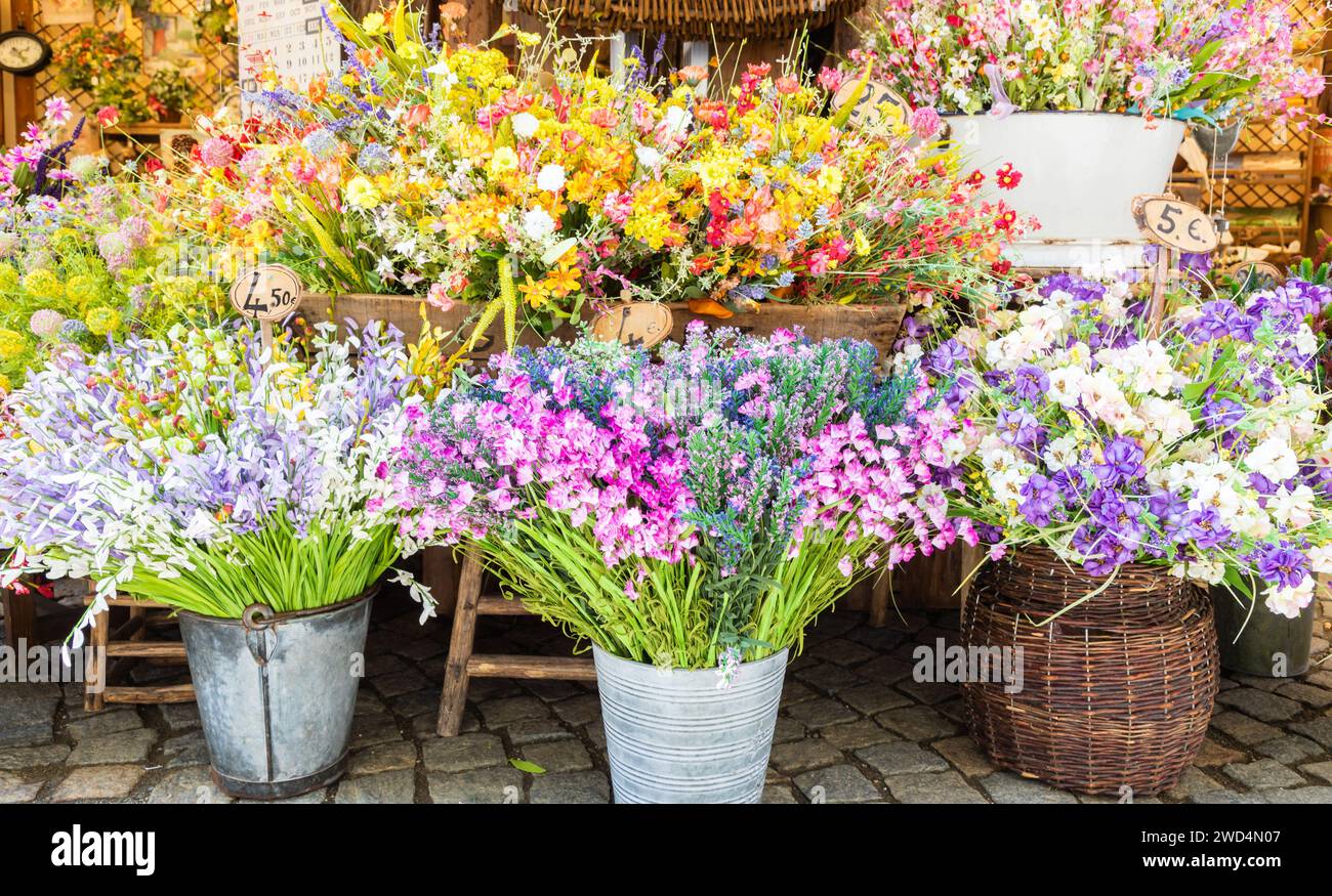 Cottagecore flowers hi-res stock photography and images - Alamy