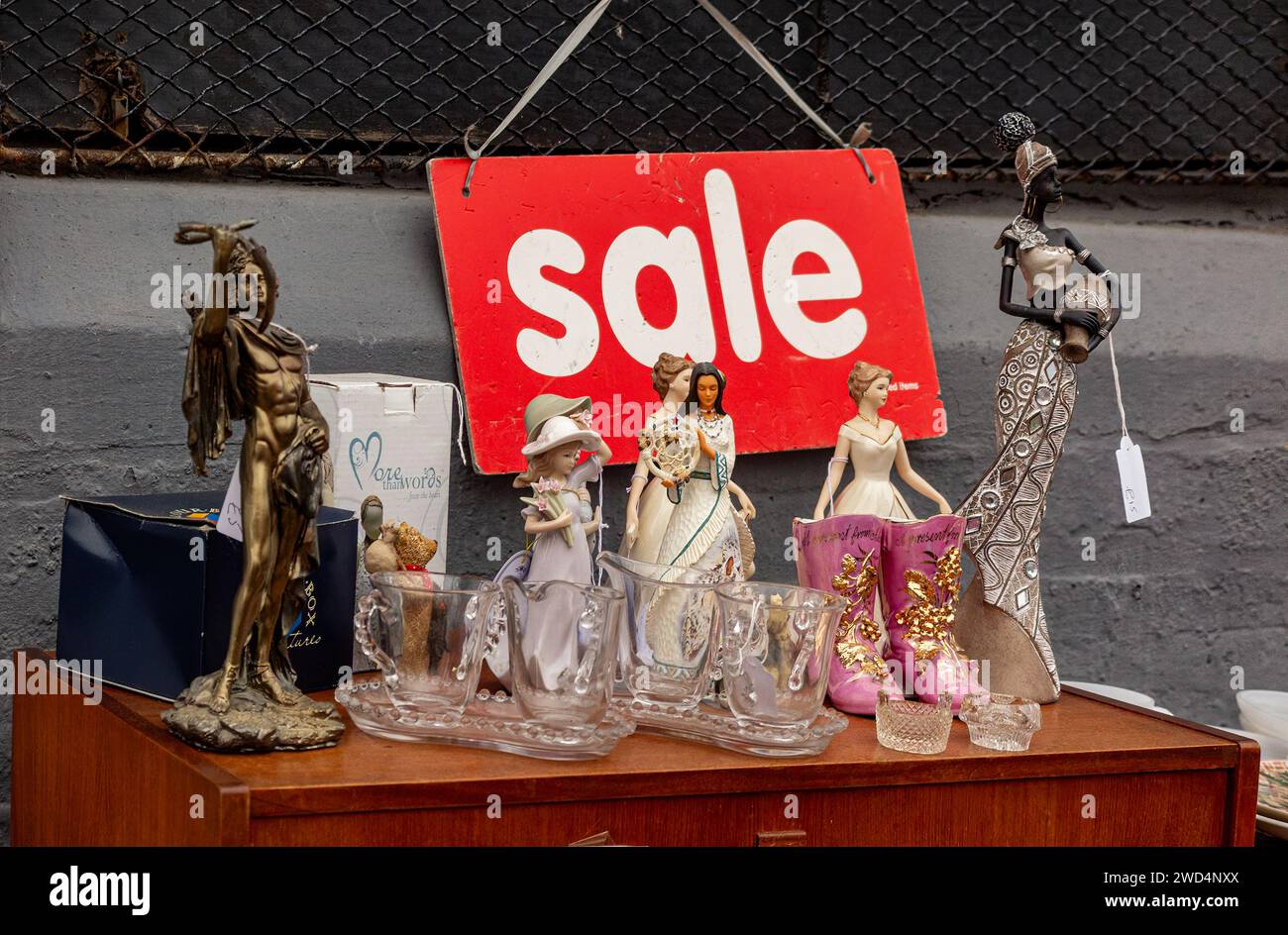 Bric a brac for sale hi-res stock photography and images - Alamy