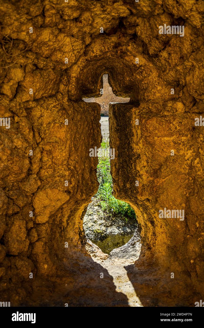 Stone crevice hi-res stock photography and images - Alamy