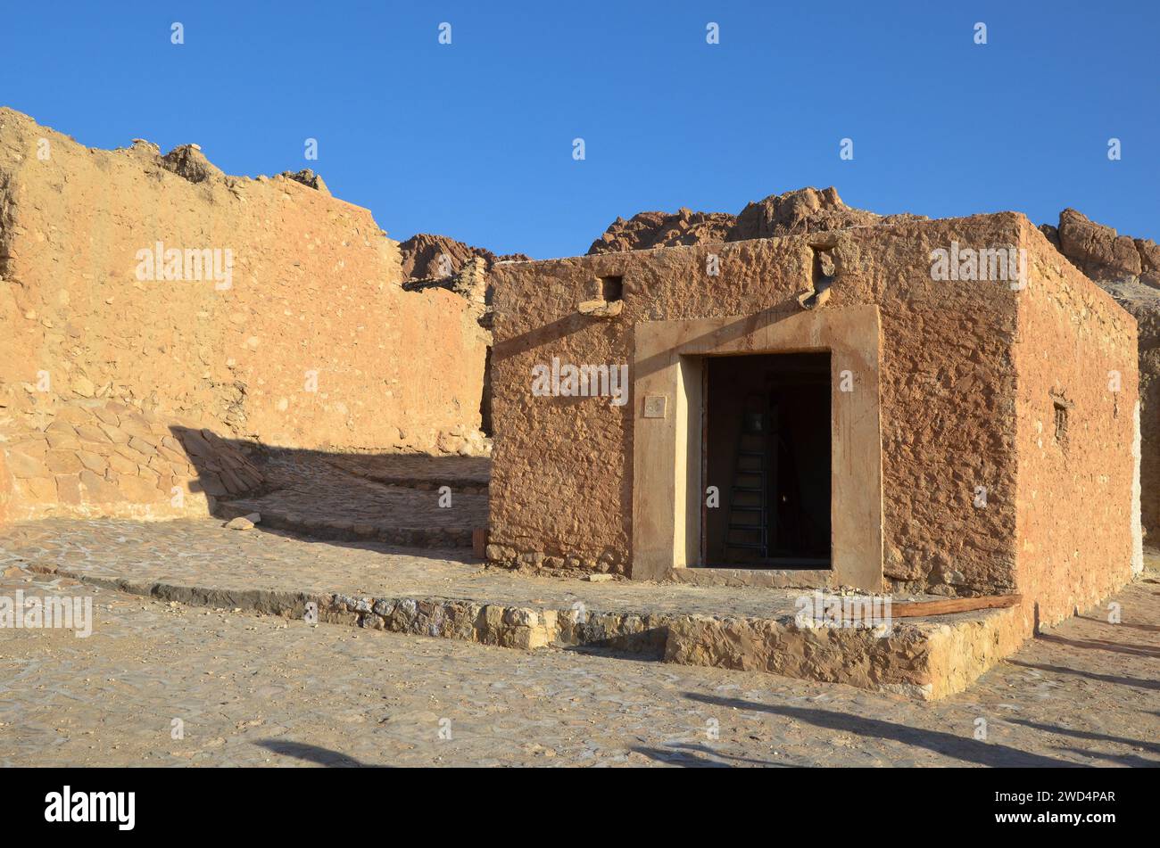 Oasis in the Sahara desert, ruined settlement, Chebika, Tunisia Stock ...