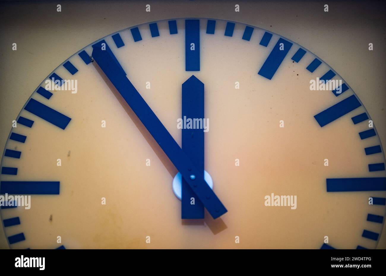 Dresden, Germany. 18th Jan, 2024. The clock at a Dresden Transport ...
