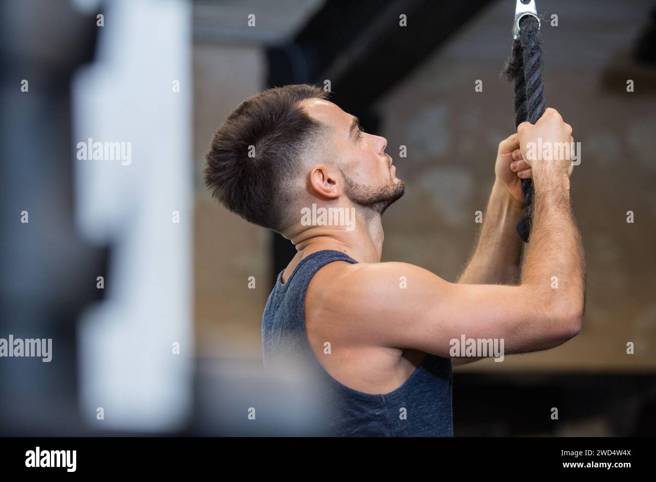 man using gym rope for exercise Stock Photo - Alamy