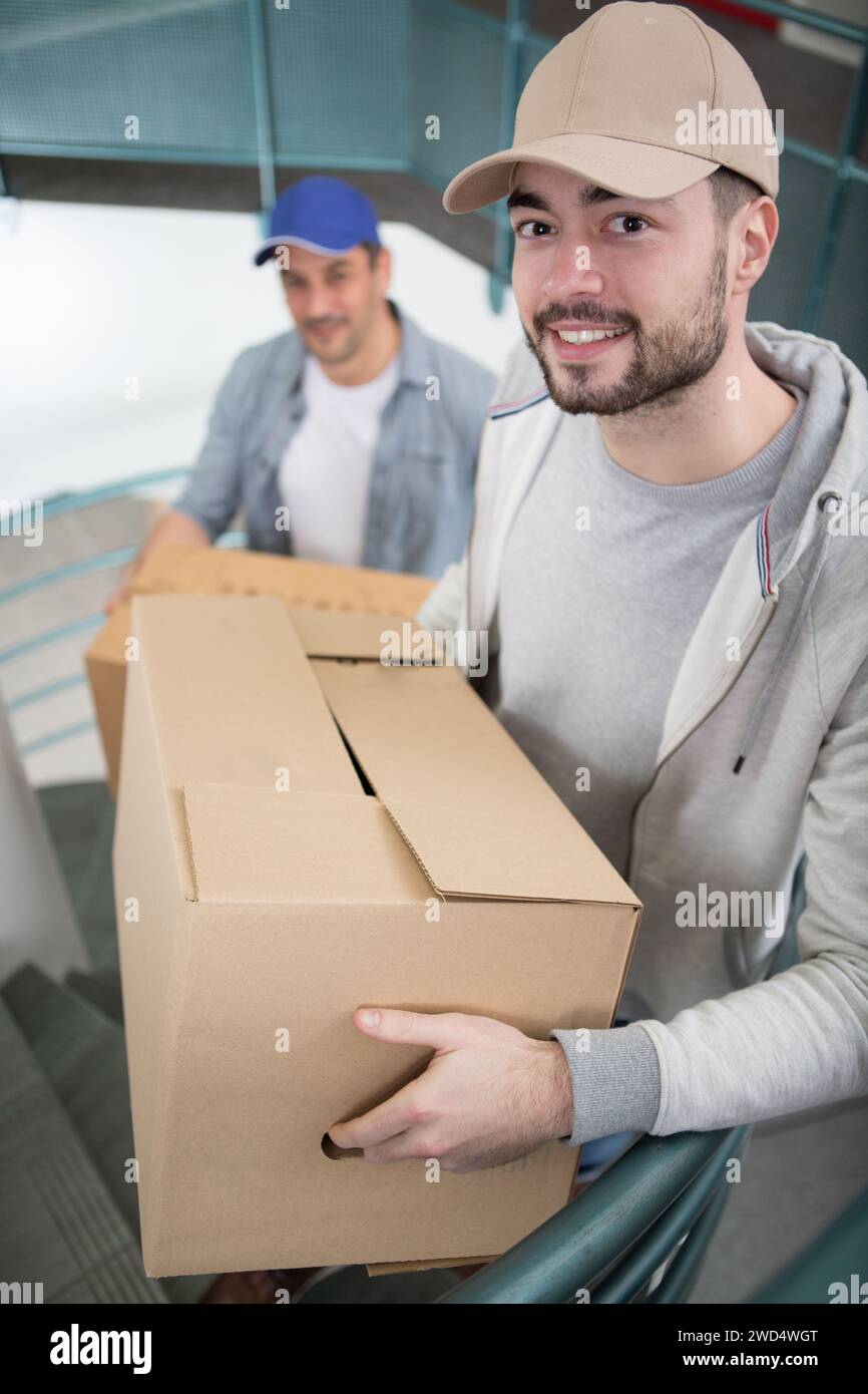 Correct lifting posture hi-res stock photography and images - Alamy