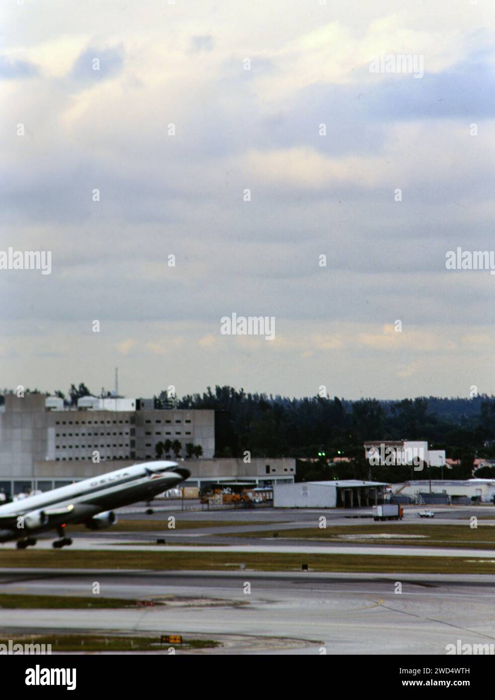 Miami International Airport: A Delta Airlines plane taking off from MIA ...