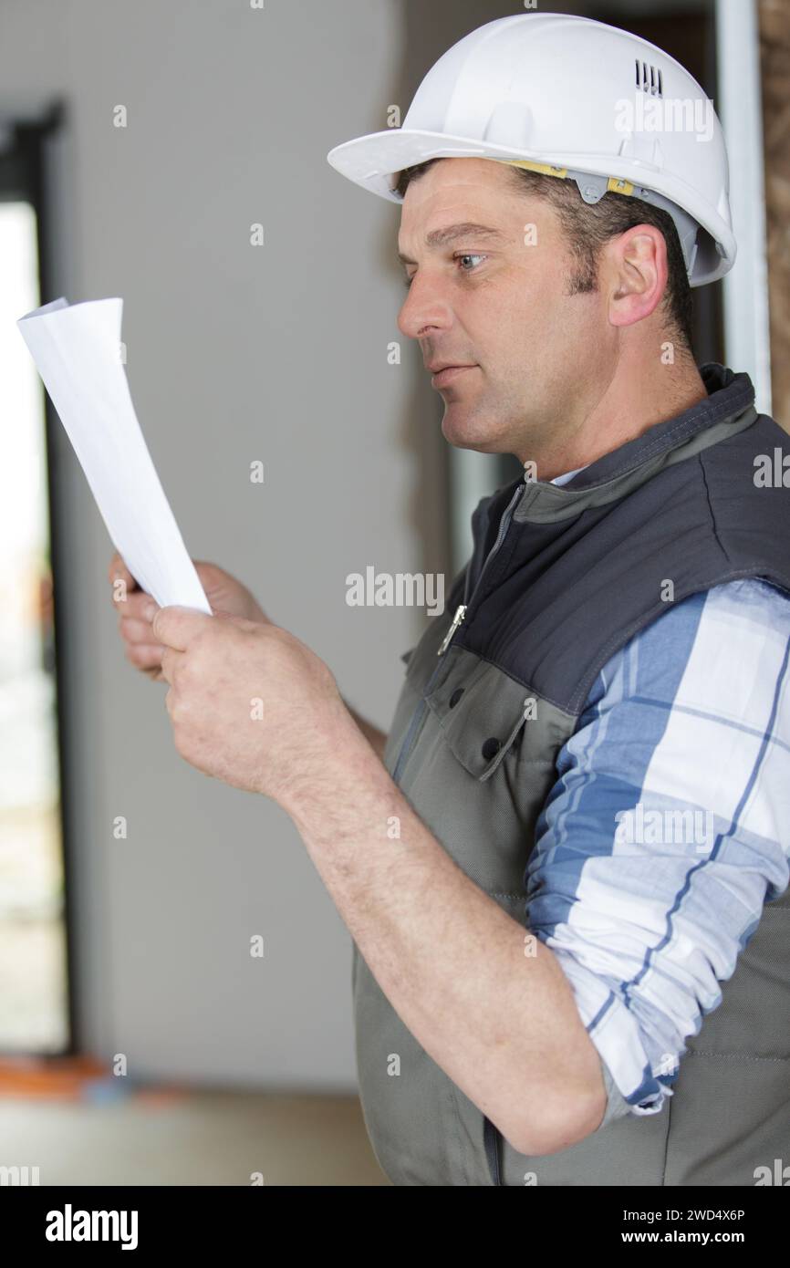 male worker reading blueprint in a construction site Stock Photo - Alamy